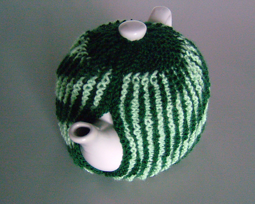 Ravelry: Illusion Tea Cosies pattern by Steve Plummer