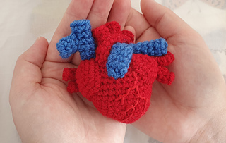 Ravelry: Anatomical Heart pattern by Aoife Hardesty