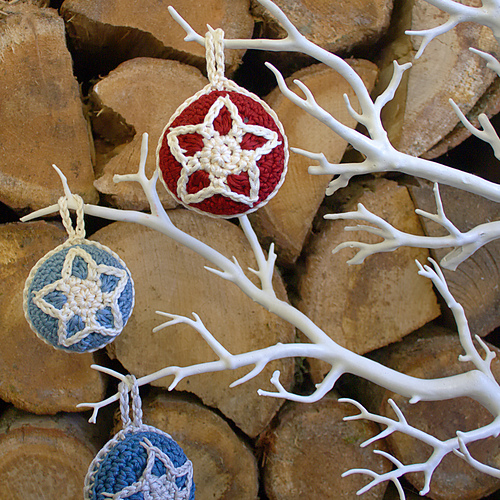Ravelry: Christmas Star Bauble pattern by Leonie Morgan