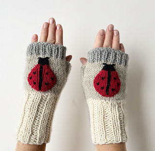 Ravelry: Gloves Ria Ladybugs pattern by Wooloks