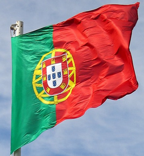 Ravelry: Hoodie Bandeira de Portugal pattern by Michaela Veith - Woolspiration