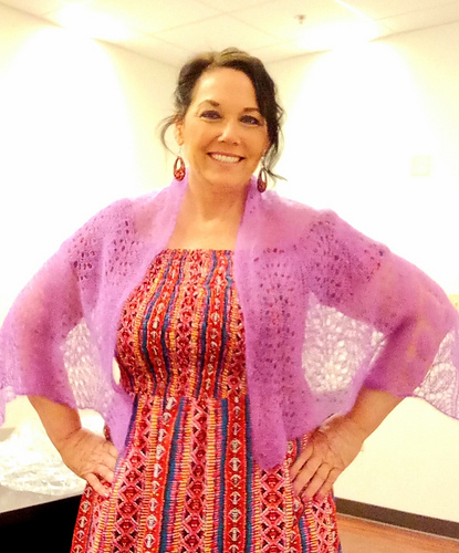 Ravelry: Feather and Fan Short Scarf pattern by Kelly Faller