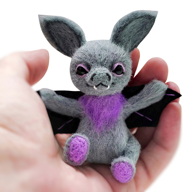 Ravelry: Tiny Bat pattern by Nata Tashlykova