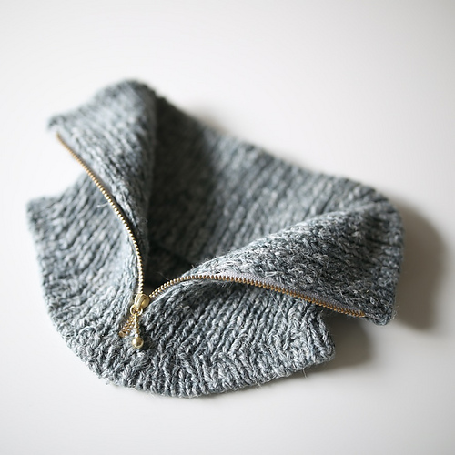 Ravelry: Zippered Rib Collar pattern by Rui Yamamuro