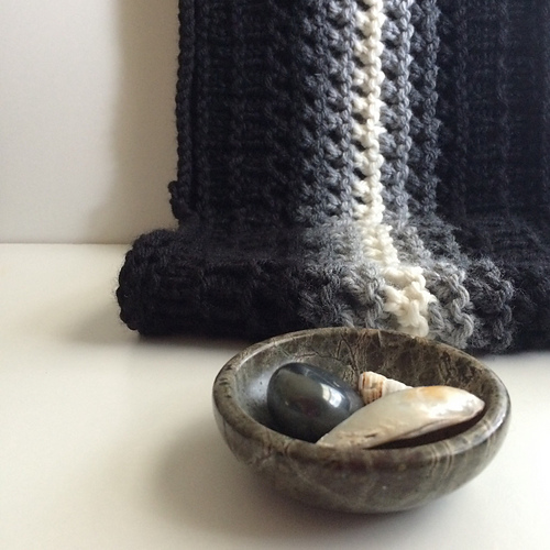 Ravelry: Timan Ridge Cowl pattern by Thread Forward