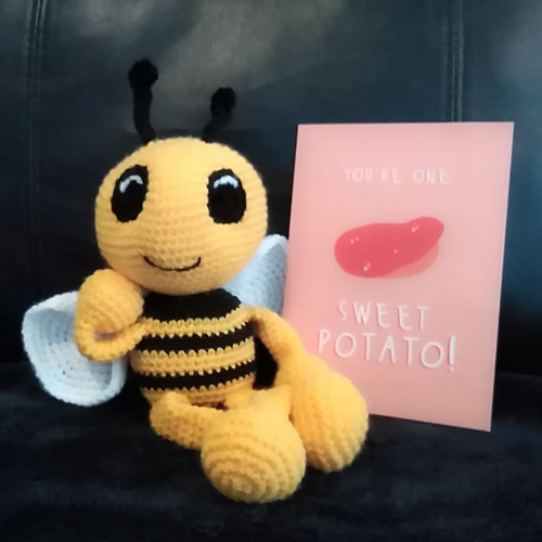 Ravelry: JoJo Bee pattern by Anita Plantico