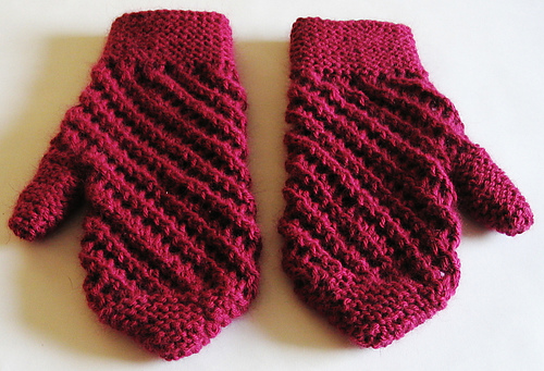 Ravelry: Raspberry Scarf and Mittens pattern by Yana Ivey