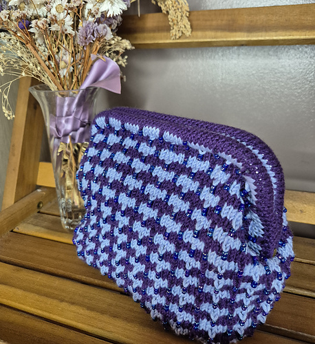 Ravelry: Sparkle Clutch pattern by Anniken Allis