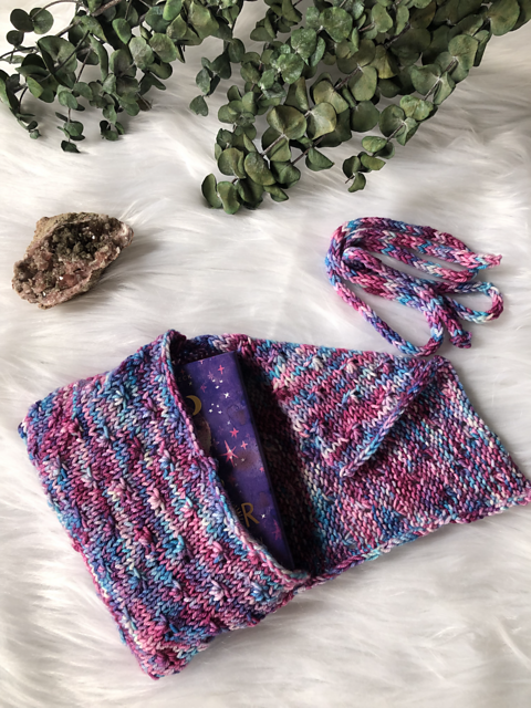 Ravelry: Nova Tarot Pouch pattern by Sabrina Cordon