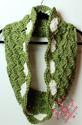 Ravelry: Seashell Infinity Scarf pattern by Sweet Crocheterie