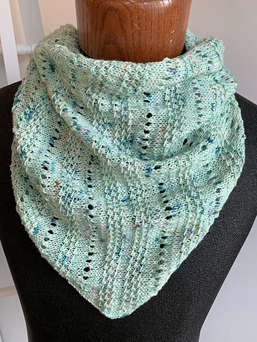 Ravelry: Crystal Cove Cowl pattern by Lisa Overby