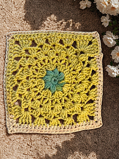 Ravelry: Vintage Floral Granny Square pattern by Larysa Shakhrai