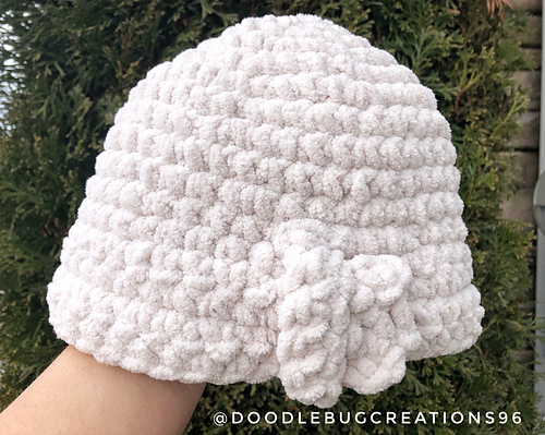 Ravelry: Buckle Up Beanie pattern by Charlotte Whaley