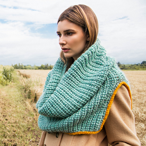 Ravelry: Split Rib Cowl pattern by Emily Berney