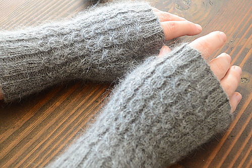 Ravelry: Evie pattern by Yarnthology