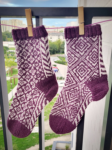 Ravelry: Square Me Up Socks pattern by Karolina Adamczyk