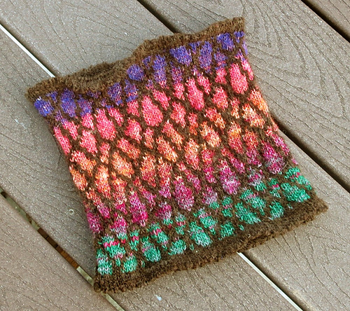 Ravelry: Wavy Grid Cowl pattern by Kate Hedstrom