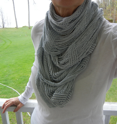 Ravelry: String Theory Scarf pattern by Vivian Aubrey