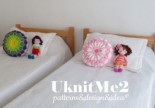 Ravelry: Round Pinwheel Pillow pattern by U Knit Me 2