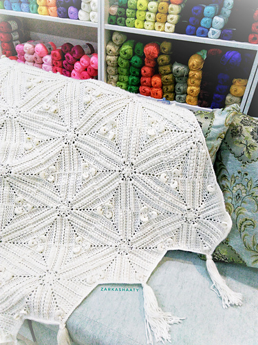 Ravelry: Love Triangles Throw pattern by Zahraa Altaan