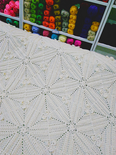 Ravelry: Love Triangles Throw pattern by Zahraa Altaan