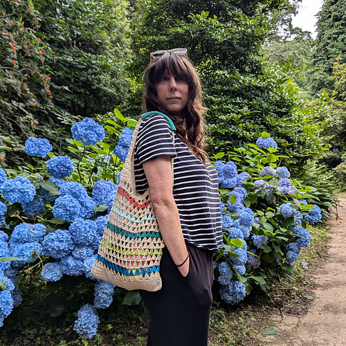 Ravelry: Bermuda Triangle Bag pattern by Zeens and Roger