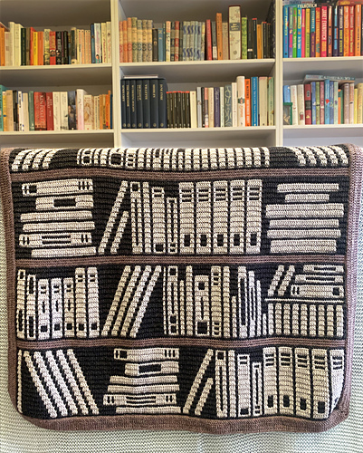 Was just surprised by my aunt with this LOVELY bookshelf blanket! : r ...
