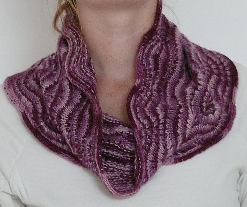 Ravelry: Feather Lace Cowl pattern by Ewelina Murach