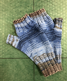 Ravelry: Stashbuster Fingerless Mitts pattern by Jane Fuqua