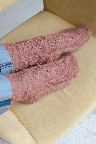 Ravelry: Weeping Willow Socks pattern by Zyaparova Masha