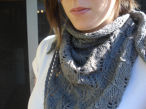 Ravelry: Dandy Neckerchief pattern by Ariane Caron-Lacoste