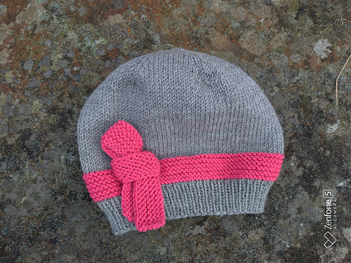 Ravelry: Lue med sløyfe pattern by Strikkelisa