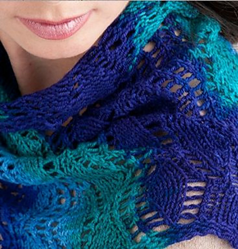 Ravelry: Rippling Fans Cowl pattern by Gladys We