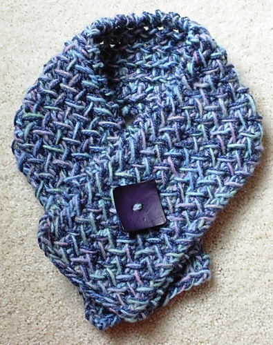 Ravelry: Fancy Neck Cozy #089 pattern by Lynda Gemmell
