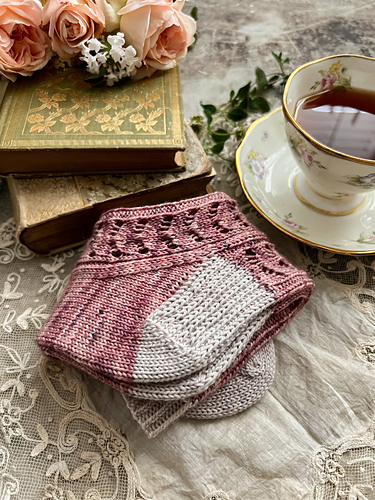 Ravelry: The Duke Who Gives It All Up pattern by Lauren Rad