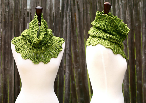 Ravelry: Fiddlehead Fern Cowl pattern by Lavanya Patricella