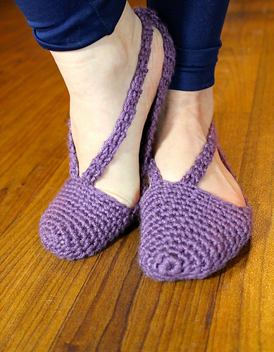 Ravelry: V-Strap Slippers pattern by Abigail Haze