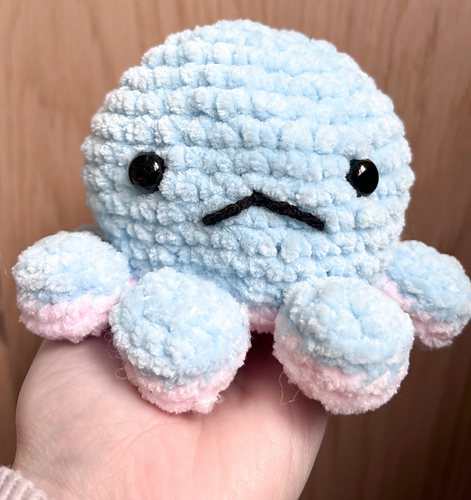 Ravelry: Reversible Octopus pattern by Abigail Sui