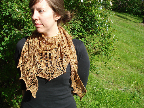 Ravelry: Aurum pattern by Amanda Bjoerge