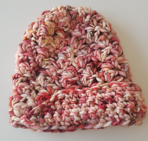 Ravelry: Shelly 1-hour hat pattern by Julie Sarah Desjardins | ACCROchet