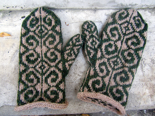 Ravelry: ack's Fiddlehead Mittens