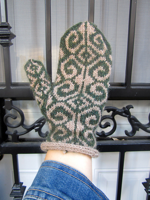 Ravelry: ack's Fiddlehead Mittens