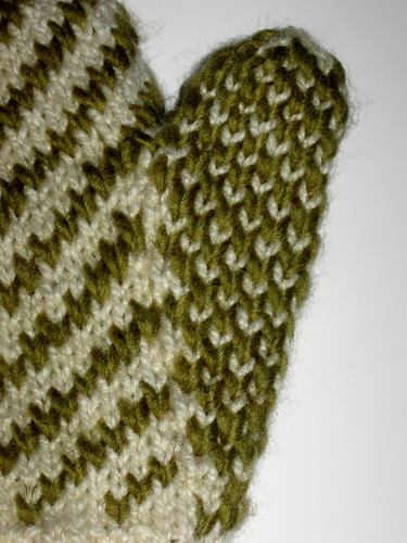 First pair of mittens with faux thrums : r/knitting