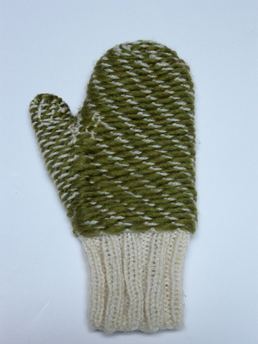 Ravelry: Faux-Thrum Mittens pattern by Dina Tellum