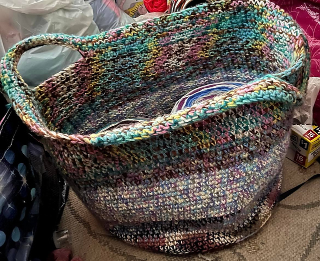 Ravelry: basket pattern by ashley mohan