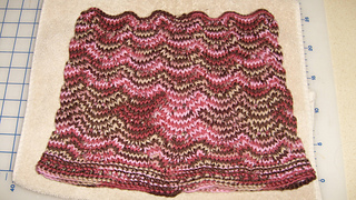 Ravelry: afghanbunny's Pinks Cowl