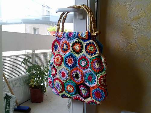 Ravelry: Mamy Bag pattern by Cécile Franconie