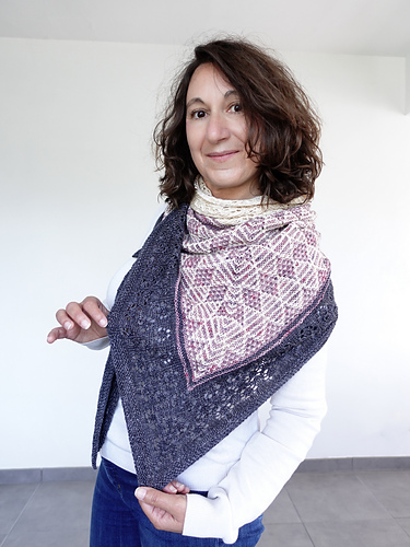 Ravelry: Châle Tesselis pattern by Aglaé Laser