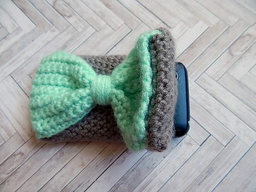 Ravelry: Big Bow Cell Phone Case pattern by Annissa Groe