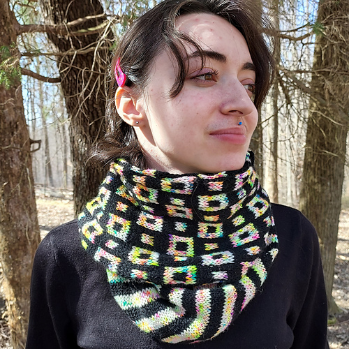 Ravelry: Hologram Cowl pattern by Amanda Newlin of Bean Blossom Fibers